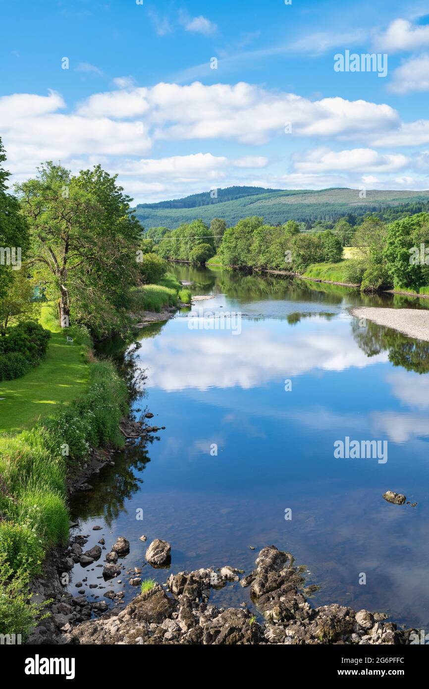 Water of Ken from Ken bridge in the scottish countryside ...