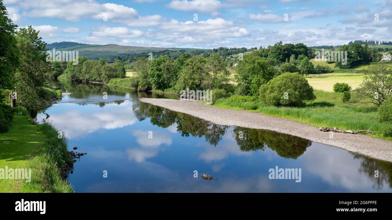 Water of Ken from Ken bridge in the scottish countryside ...
