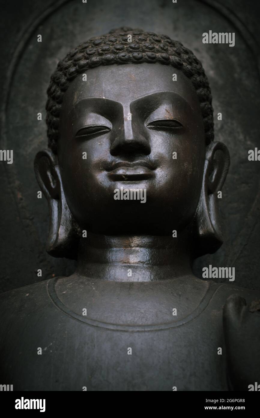 Buddhist statute hi-res stock photography and images - Alamy