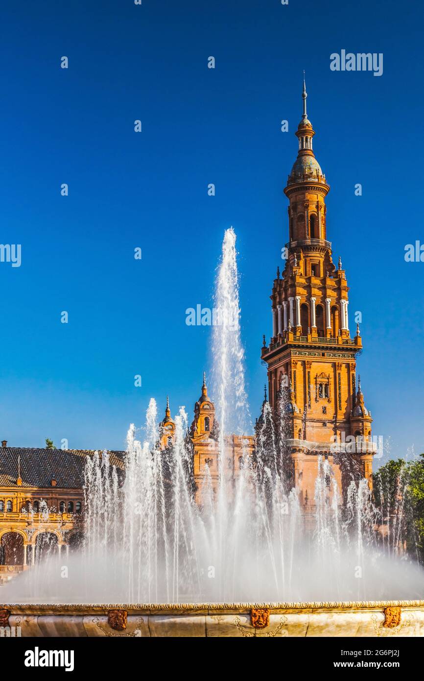 Tower Fountain Plaza de Espana Spain Square Towers Seville Andalusia ...