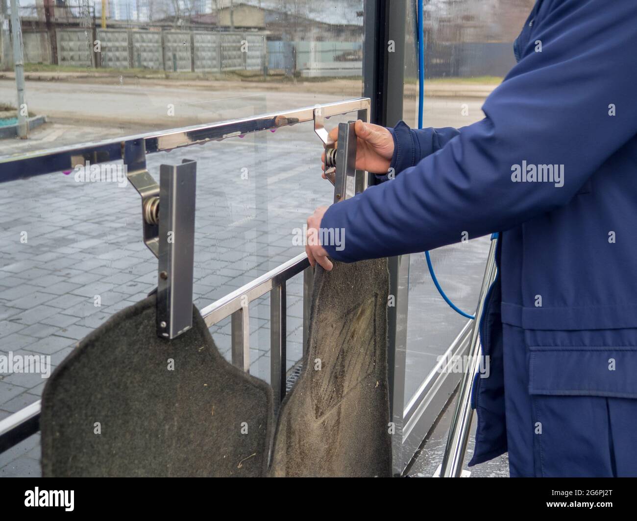Black man pressure washing hi-res stock photography and images - Alamy