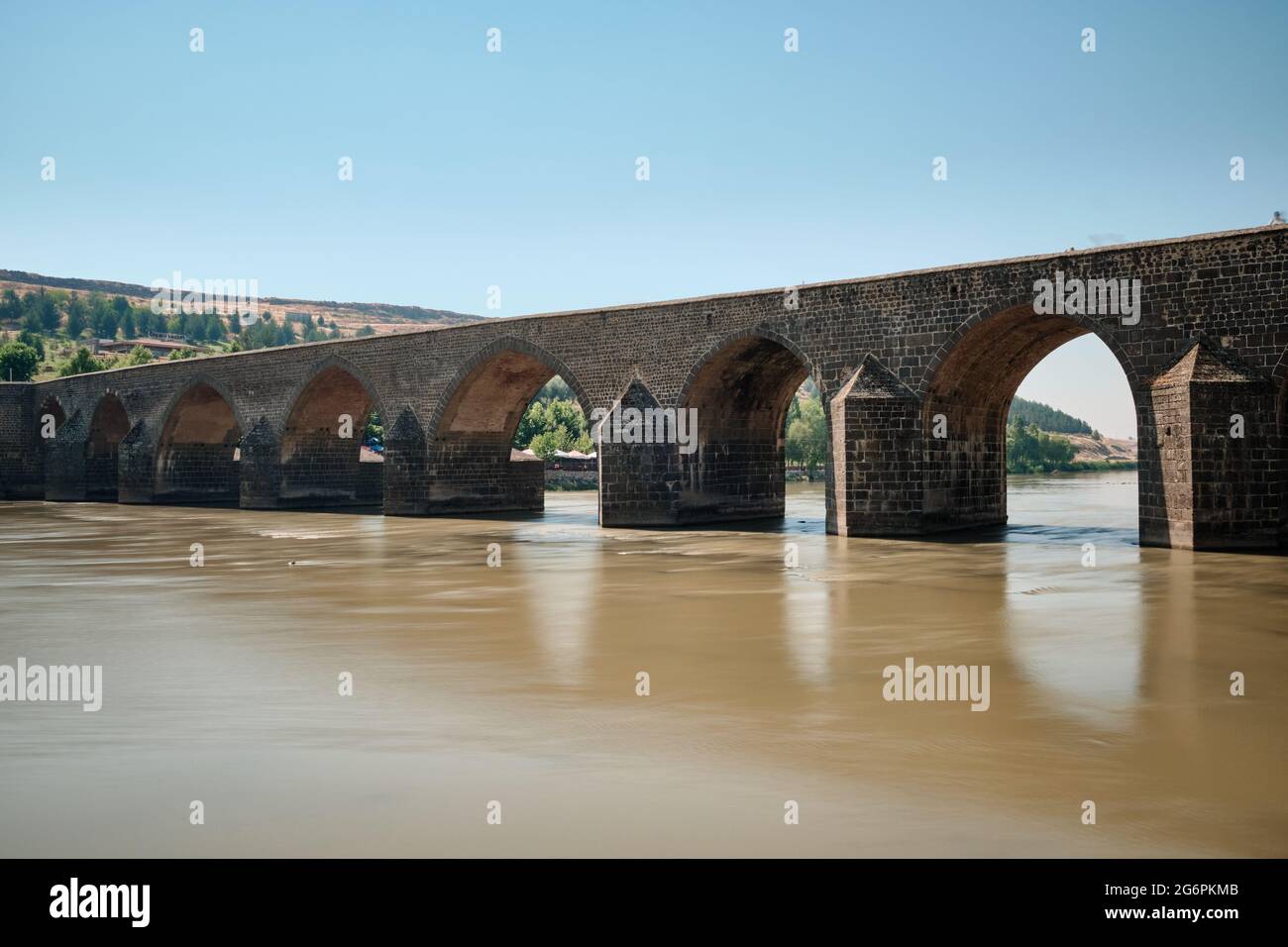 The Dicle Bridge in Diyarbakir, Turkey Stock Photo - Alamy