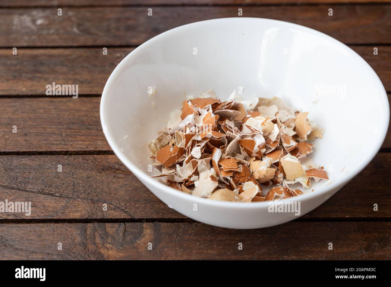Crushed egg shell in bowl. Egg shells are organic fertilizers for ...
