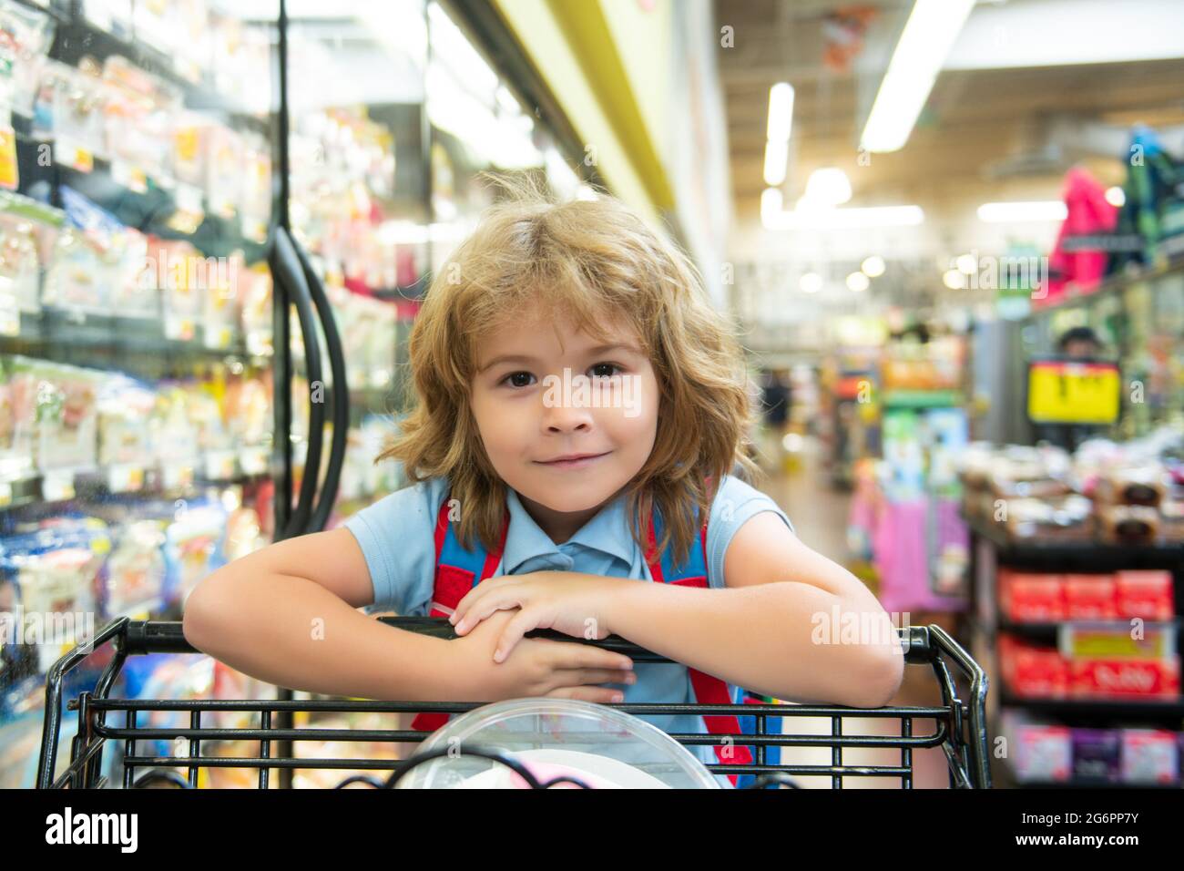 Child with shopping cart in a grocery store Stock Photo - Alamy