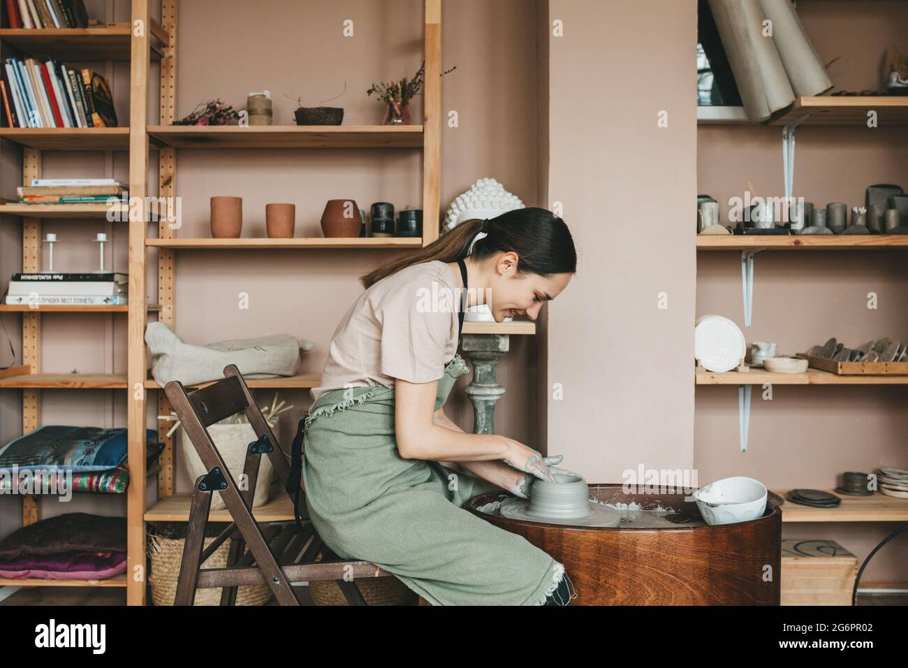 Clay pot maker hi-res stock photography and images - Alamy