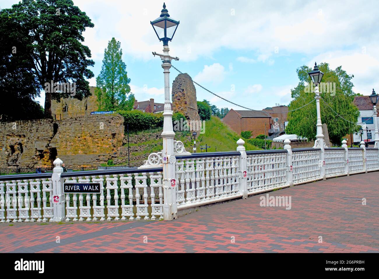 River Walk and Tonbridge Castle, Tonbridge, Kent, England Stock Photo ...