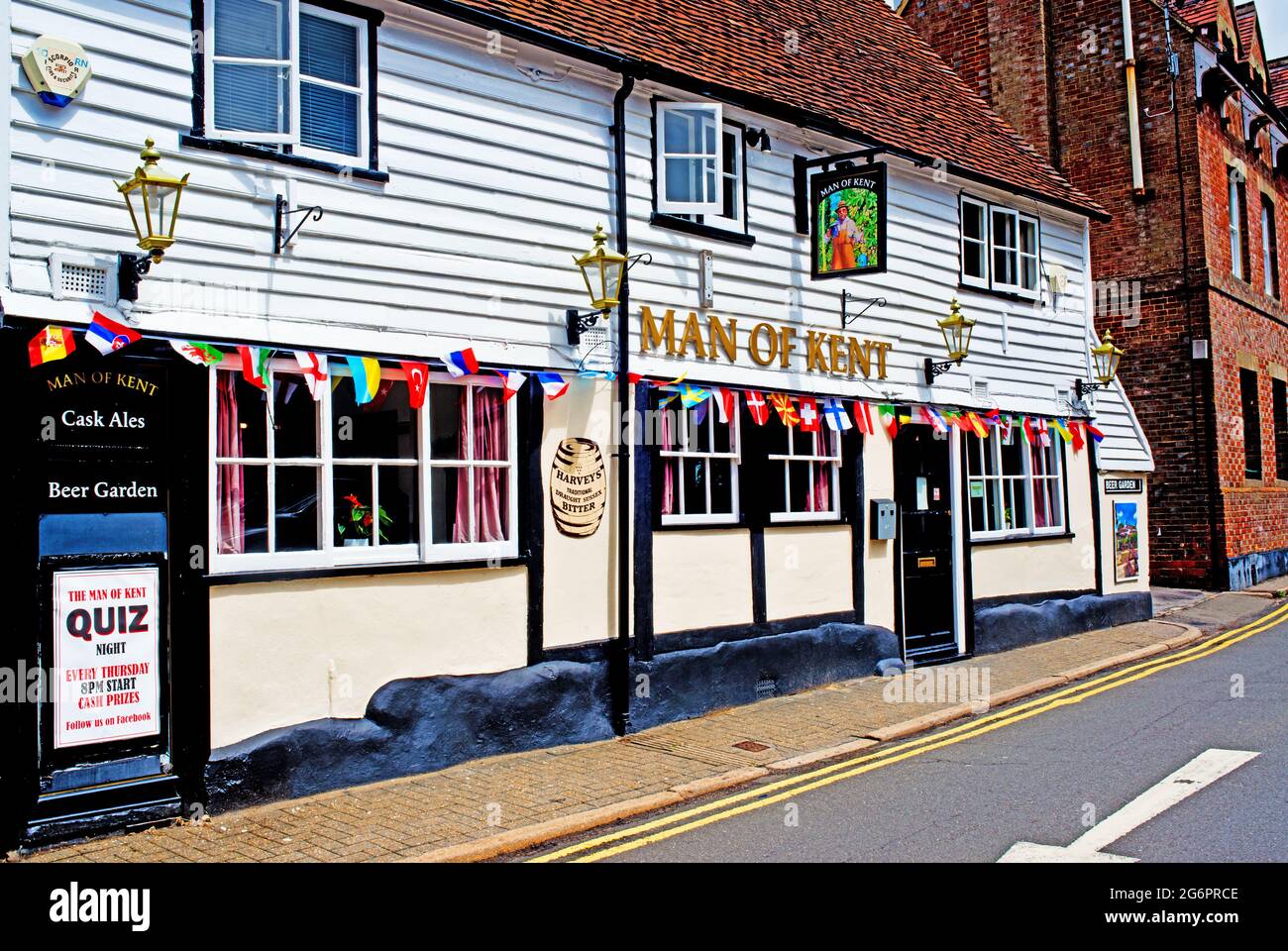 The Man of Kent Pub, Tonbridge, Kent, England Stock Photo - Alamy