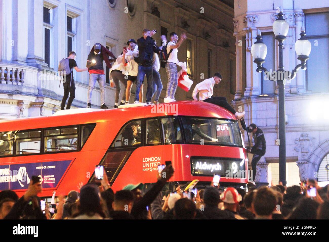 Dancing on top of bus hi-res stock photography and images - Alamy