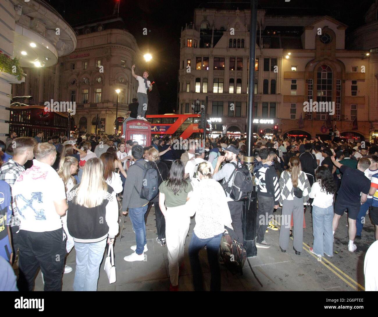 English fans celebrating their team’s winning and going on to the final ...