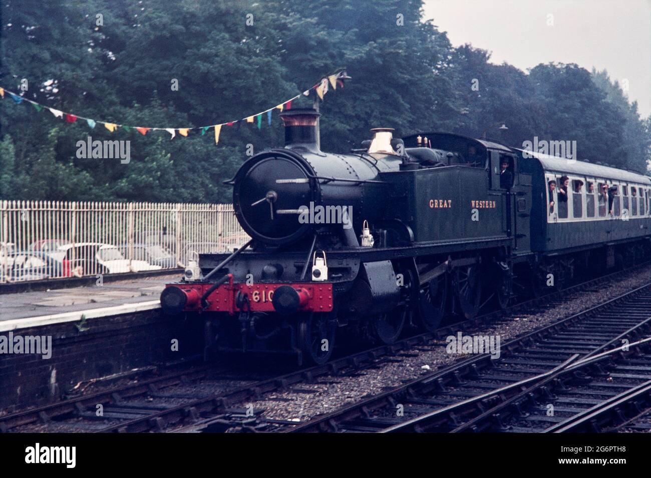 Train Spotting in the UK with a few buses circa 1975. Trains on the ...