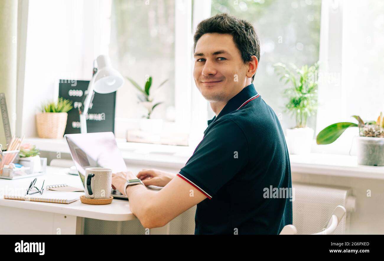 Coworking laptop thinking business hi-res stock photography and images ...