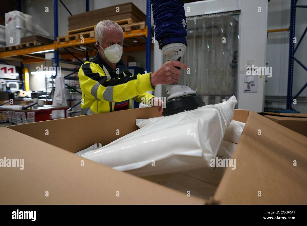 Repacking supplies hi-res stock photography and images - Alamy