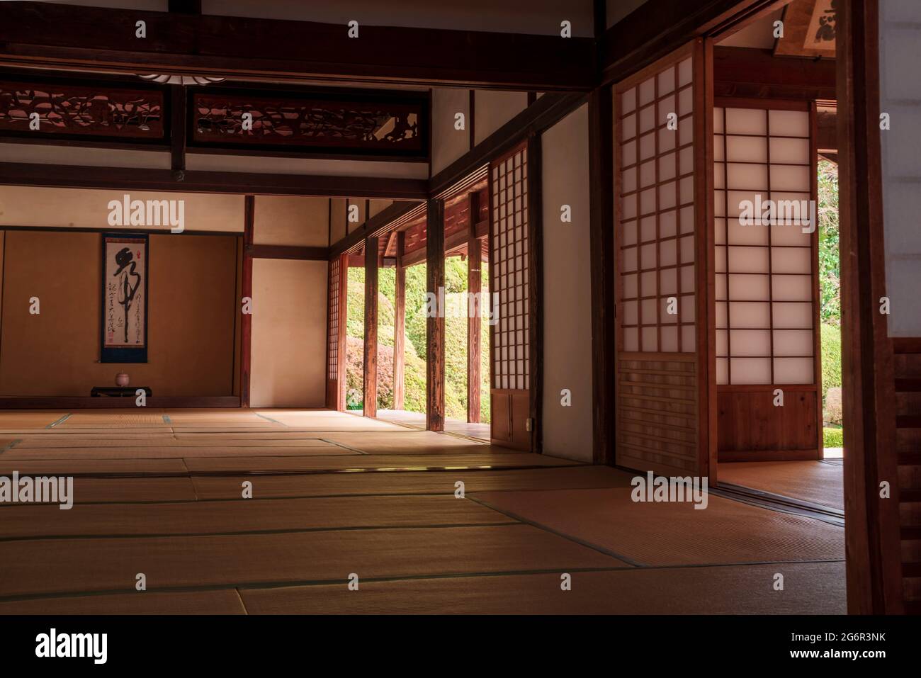 Traditional japanese house hi-res stock photography and images - Alamy