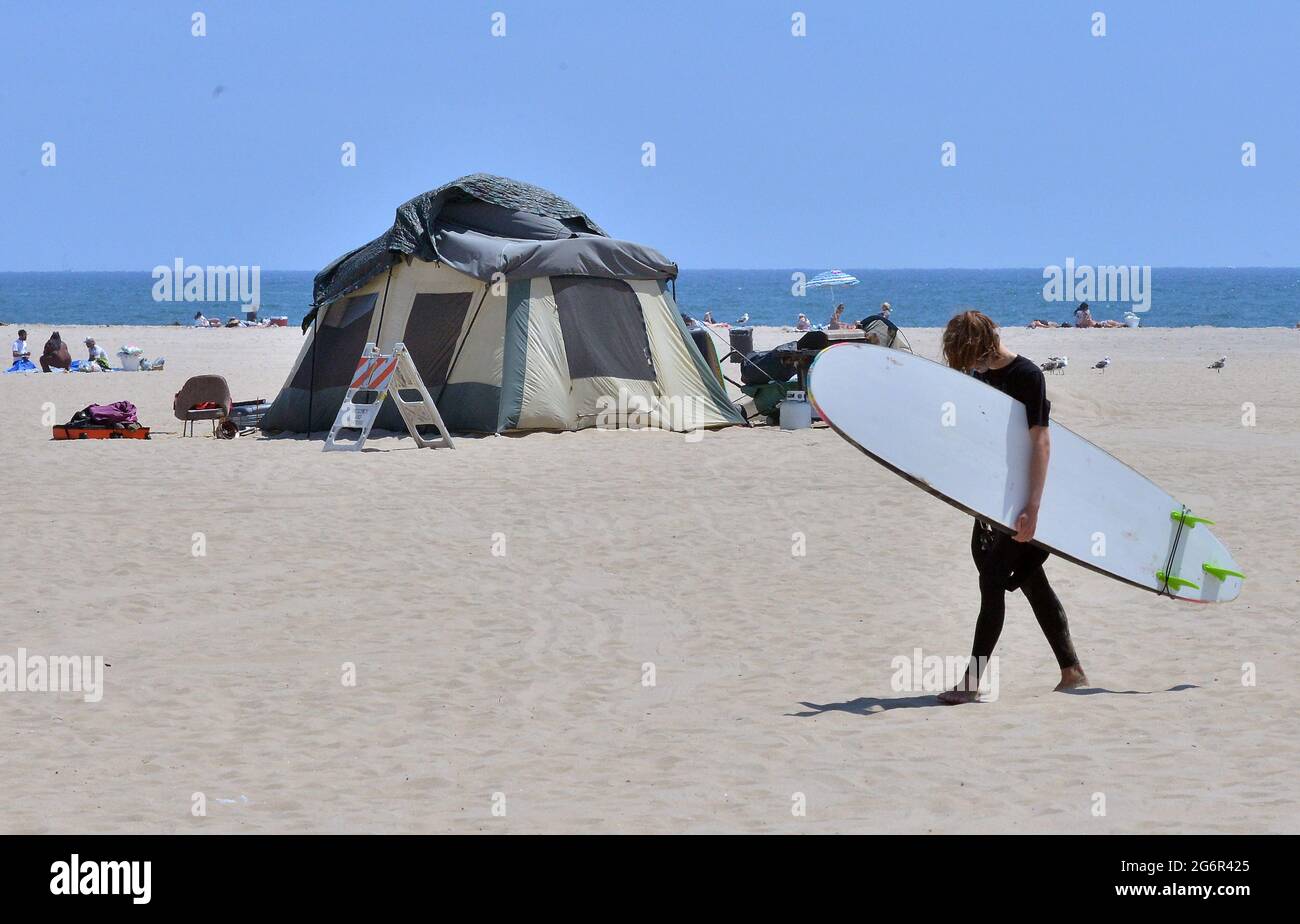 Los Angeles, United States. 08th July, 2021. A surfer walks past a ...