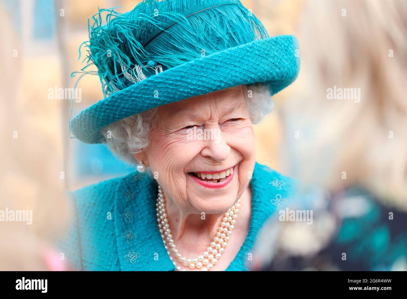 Queen visits coronation street hi-res stock photography and images - Alamy