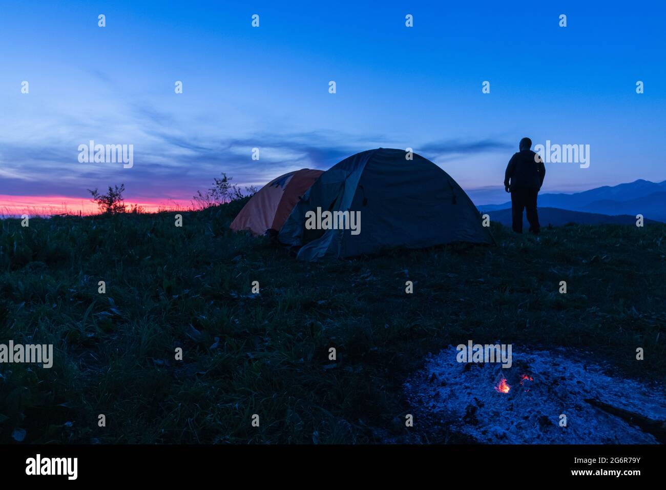 Bonfire for two hi-res stock photography and images - Alamy