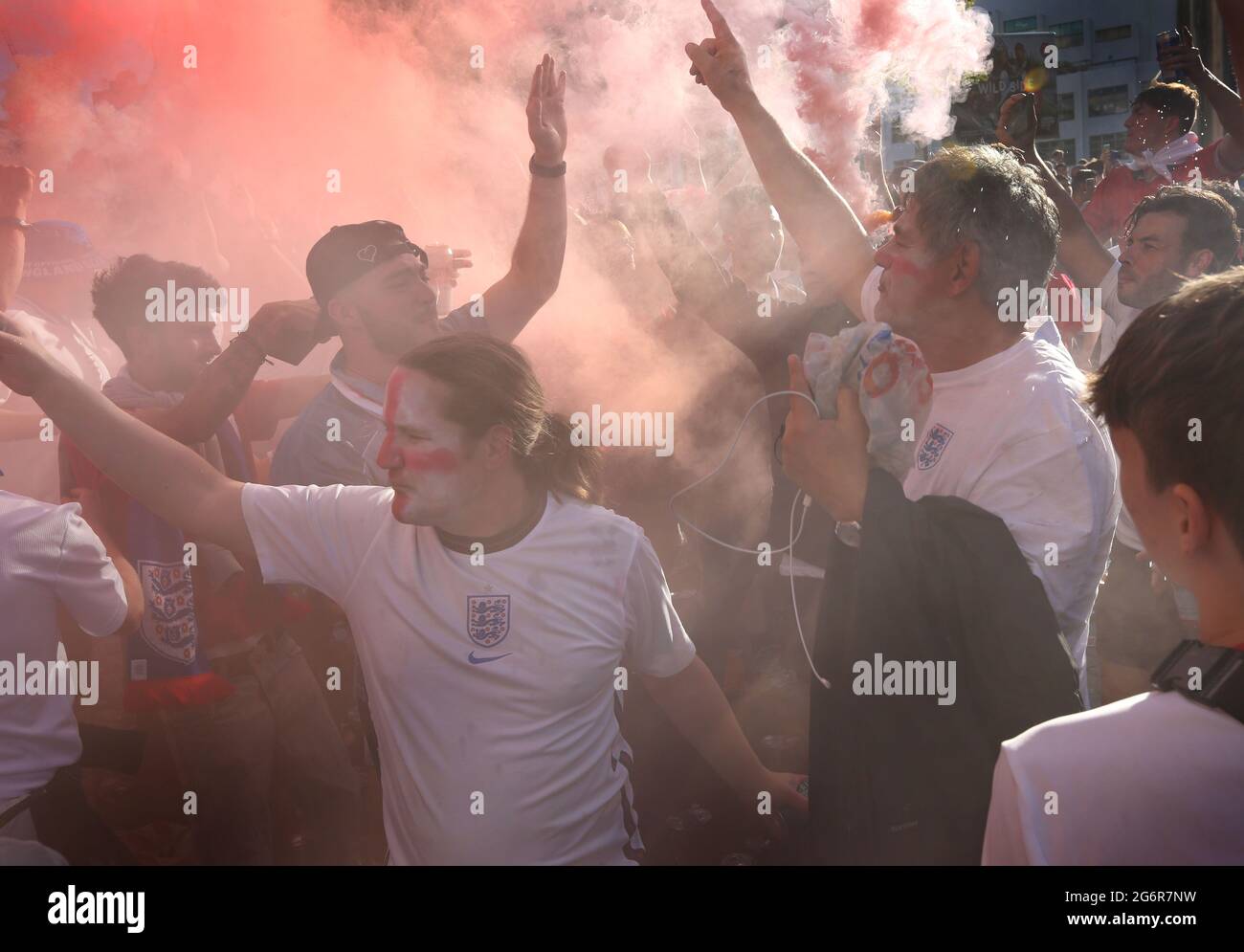 Football fans red flares hi-res stock photography and images - Alamy