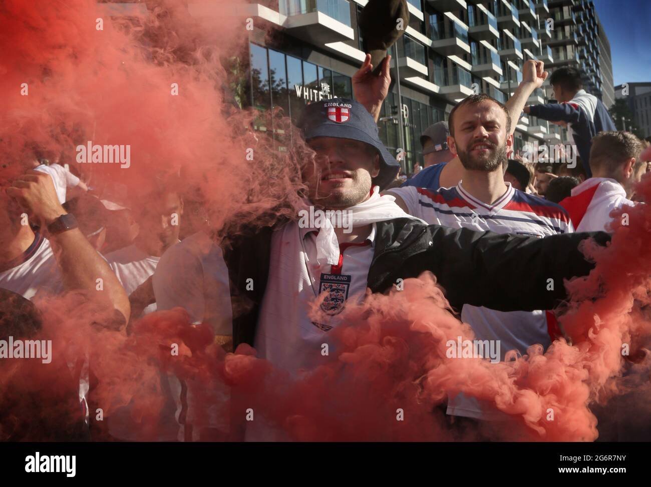 Football fans red flares hi-res stock photography and images - Alamy