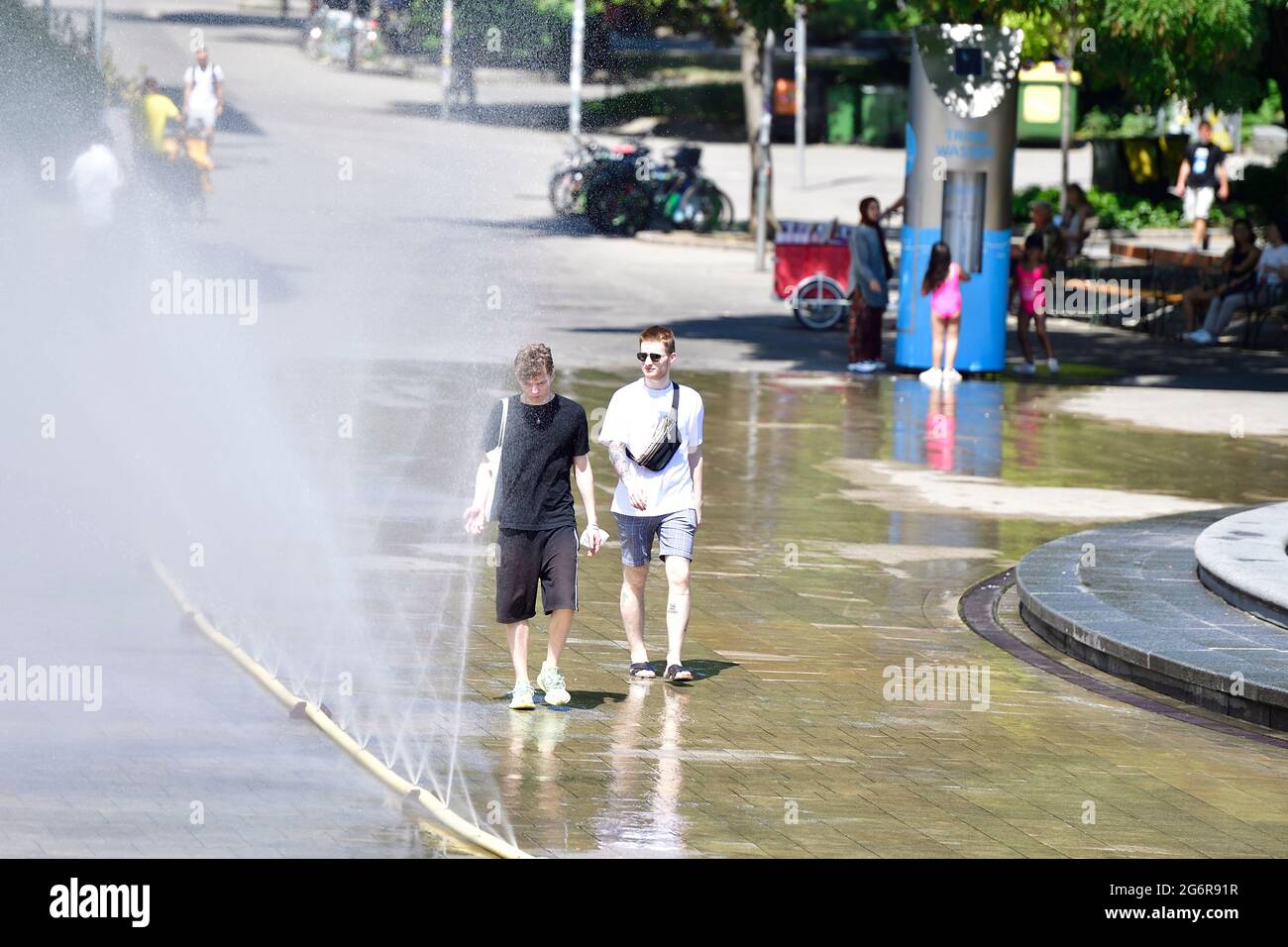 38 degrees hi-res stock photography and images - Alamy