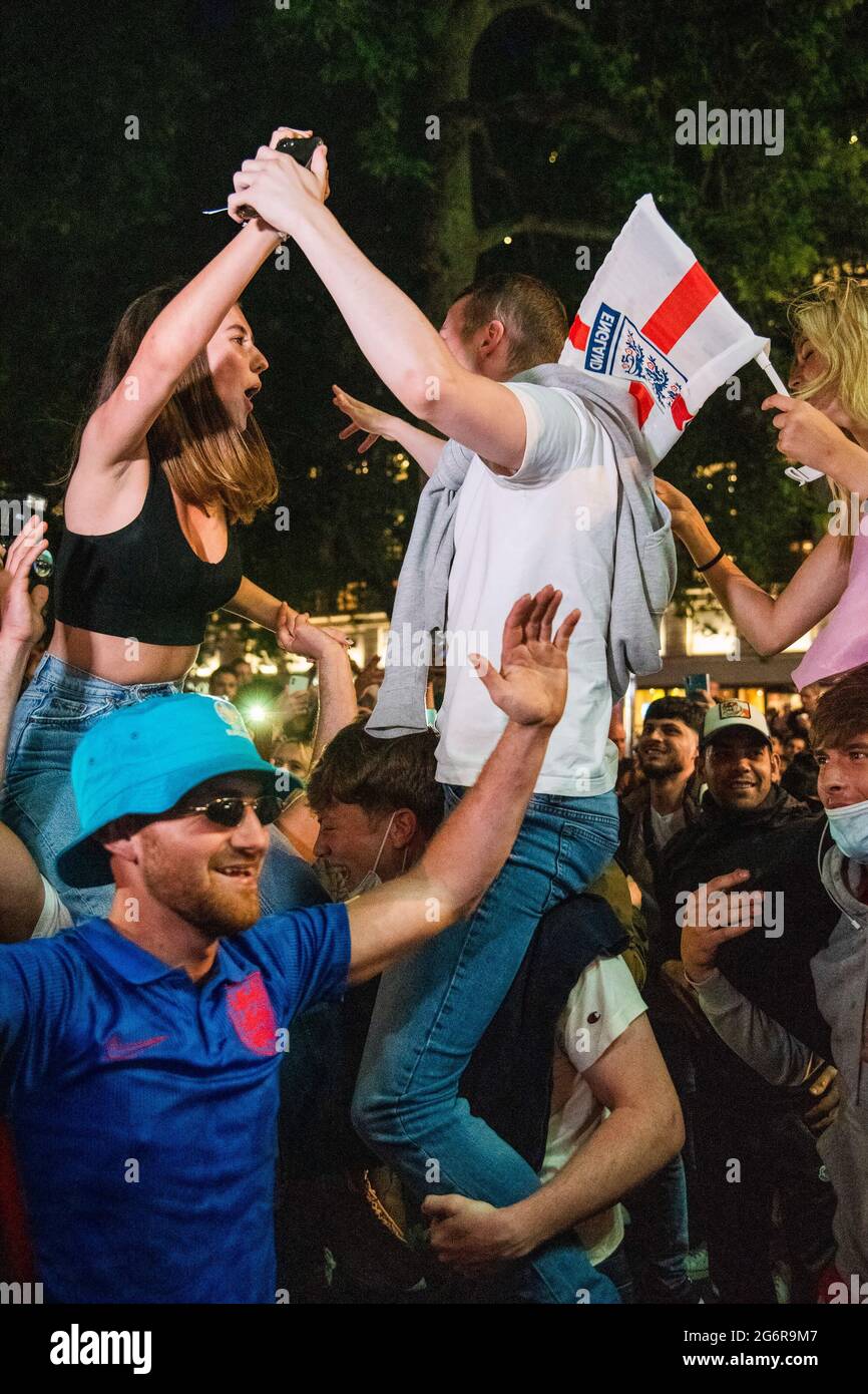 London, UK. 07th July, 2021. Football fans dance and sing in Londonís ...