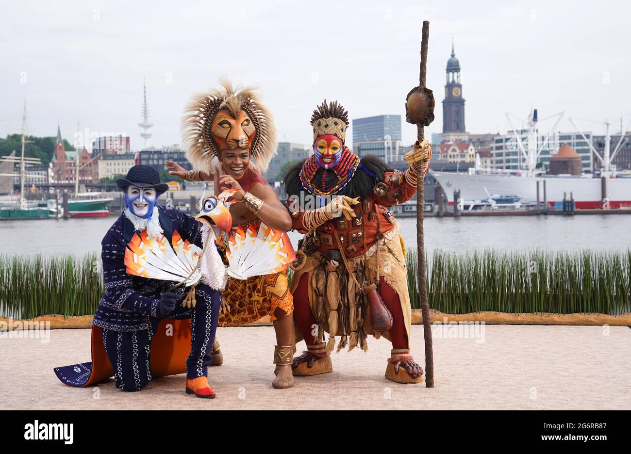 Lion king musical zazu hi-res stock photography and images - Alamy