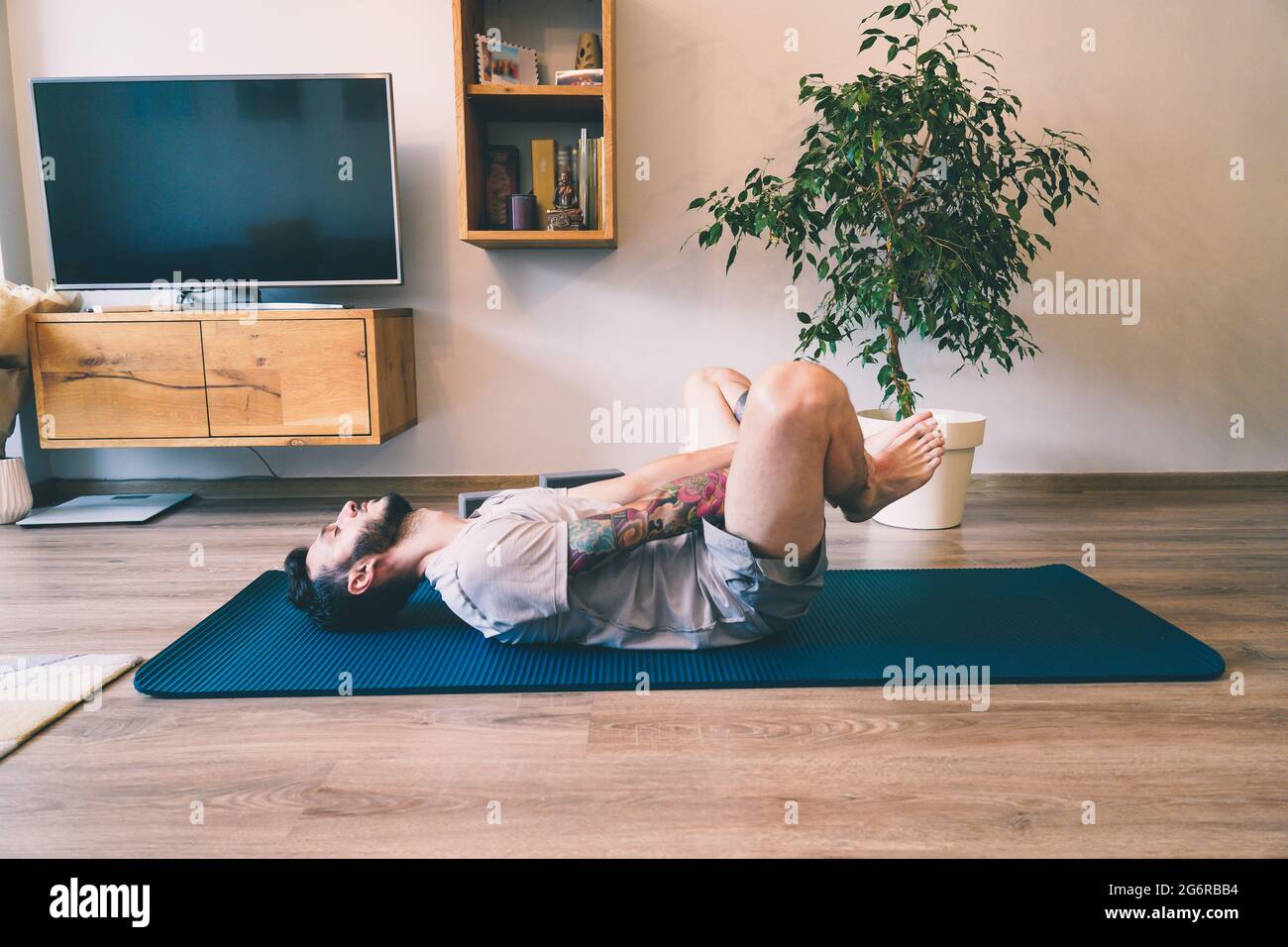 Side view man full body hi-res stock photography and images - Alamy