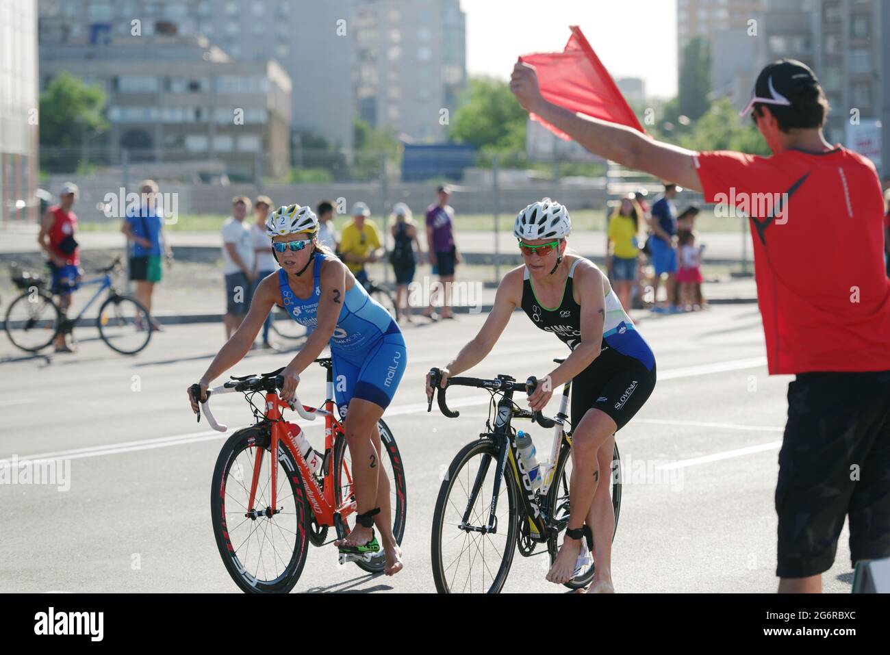 Cycling referee hi-res stock photography and images - Alamy