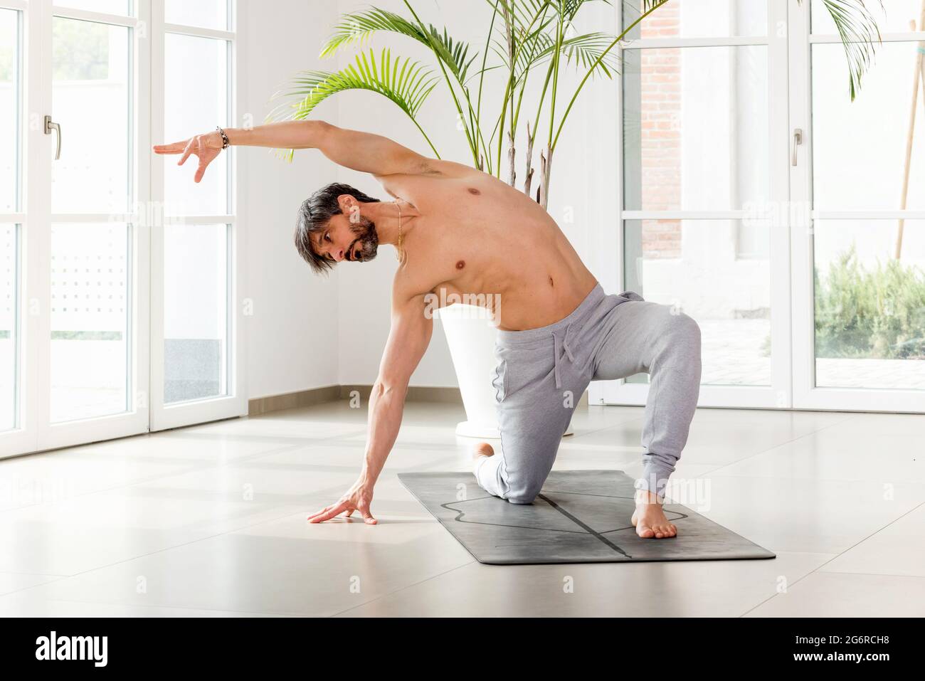 Yoga man hi-res stock photography and images - Alamy
