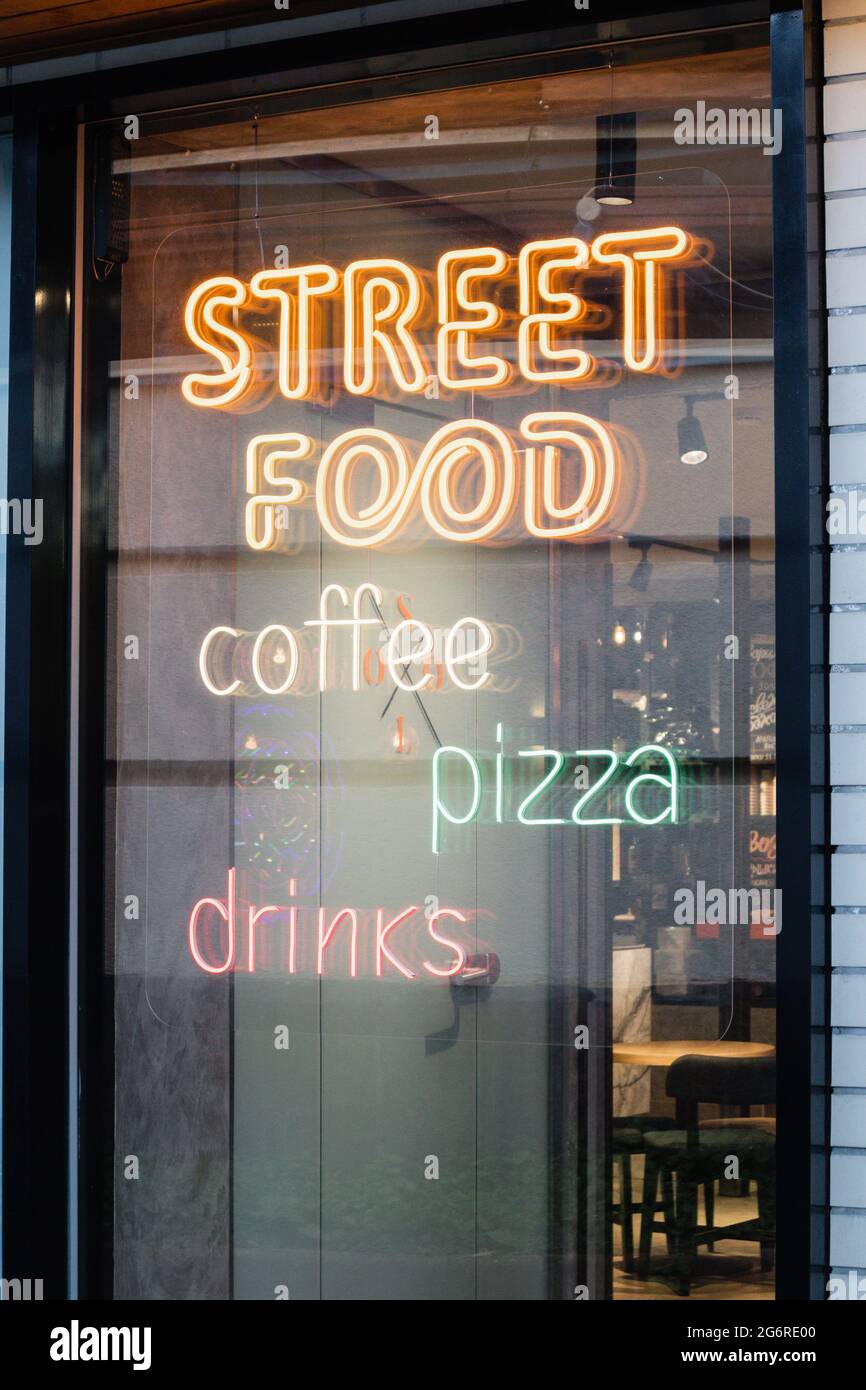 Vintage pizza window hi-res stock photography and images - Alamy