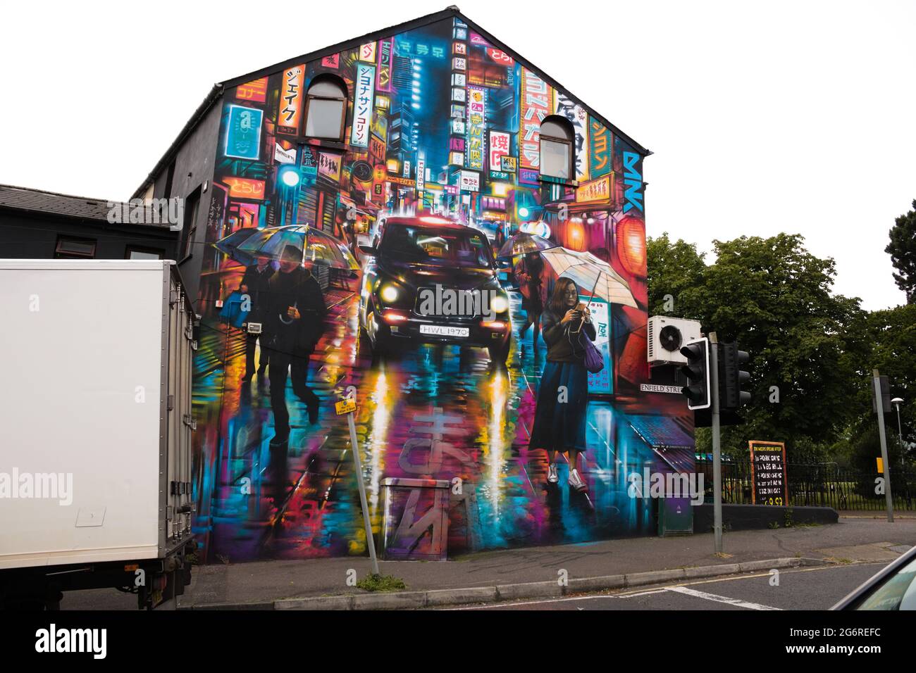 Black taxi mural art by Dan Kitchener on Enfield Street, Belfast 2021 ...
