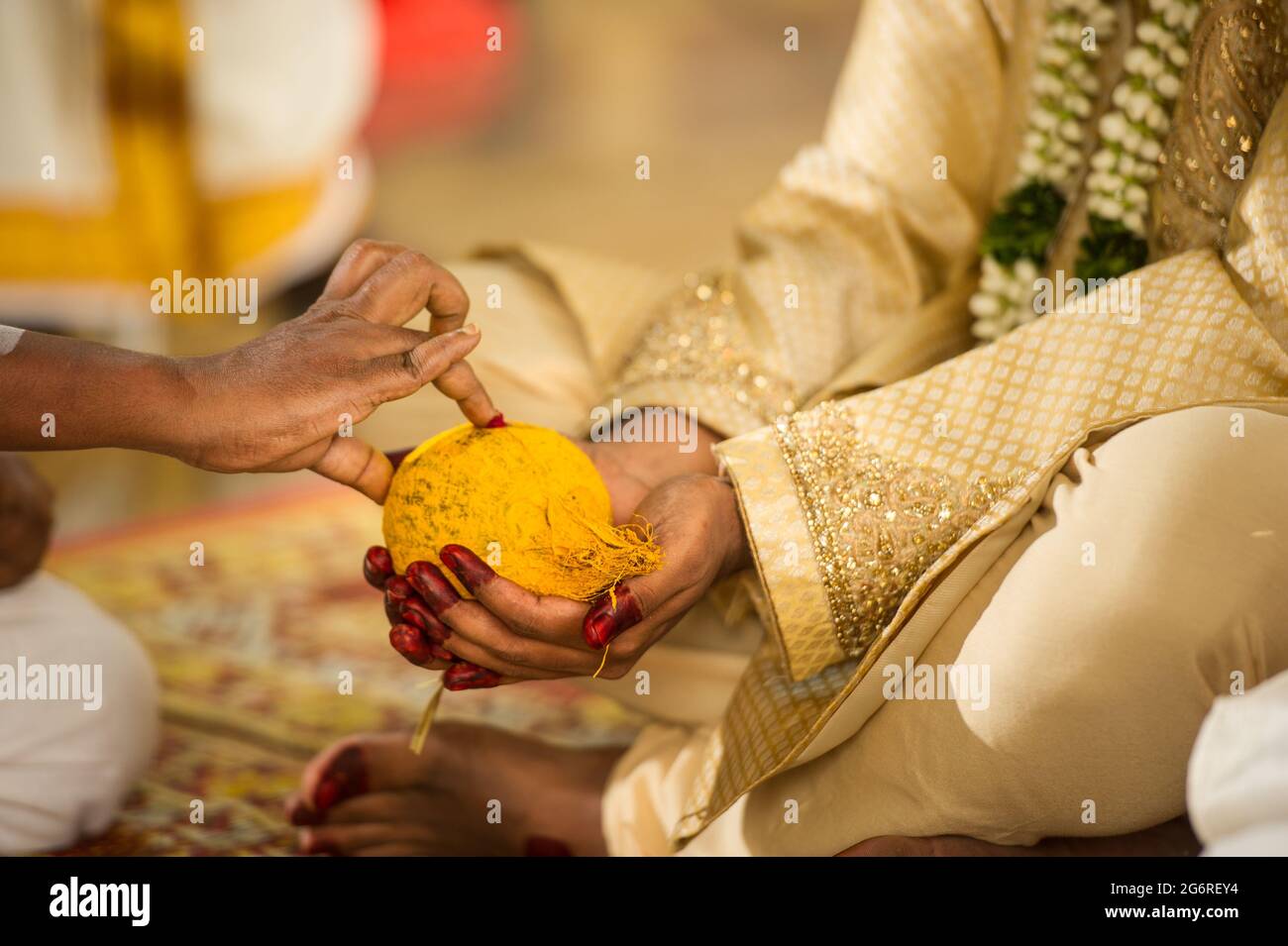Indian marriage customs hi-res stock photography and images - Alamy