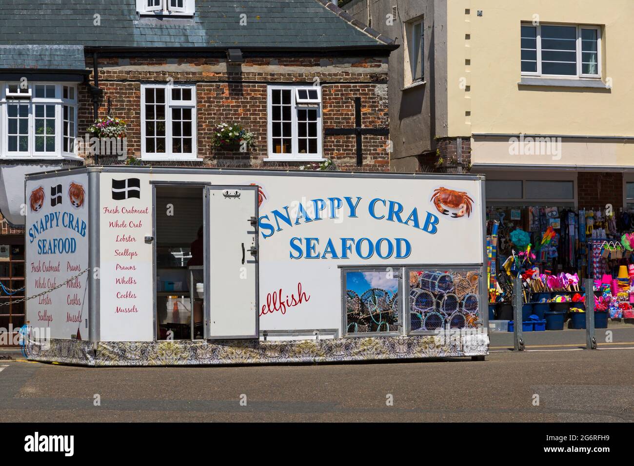Snappy Crab Seafood kiosk at Padstow, Cornwall UK in June Stock Photo ...