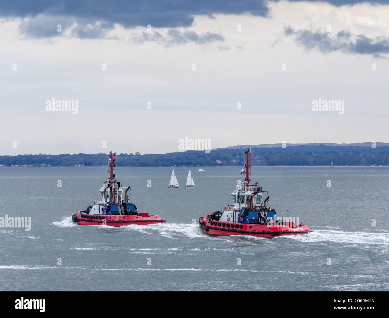 Vessel ship boat sea marine solent hi-res stock photography and images ...