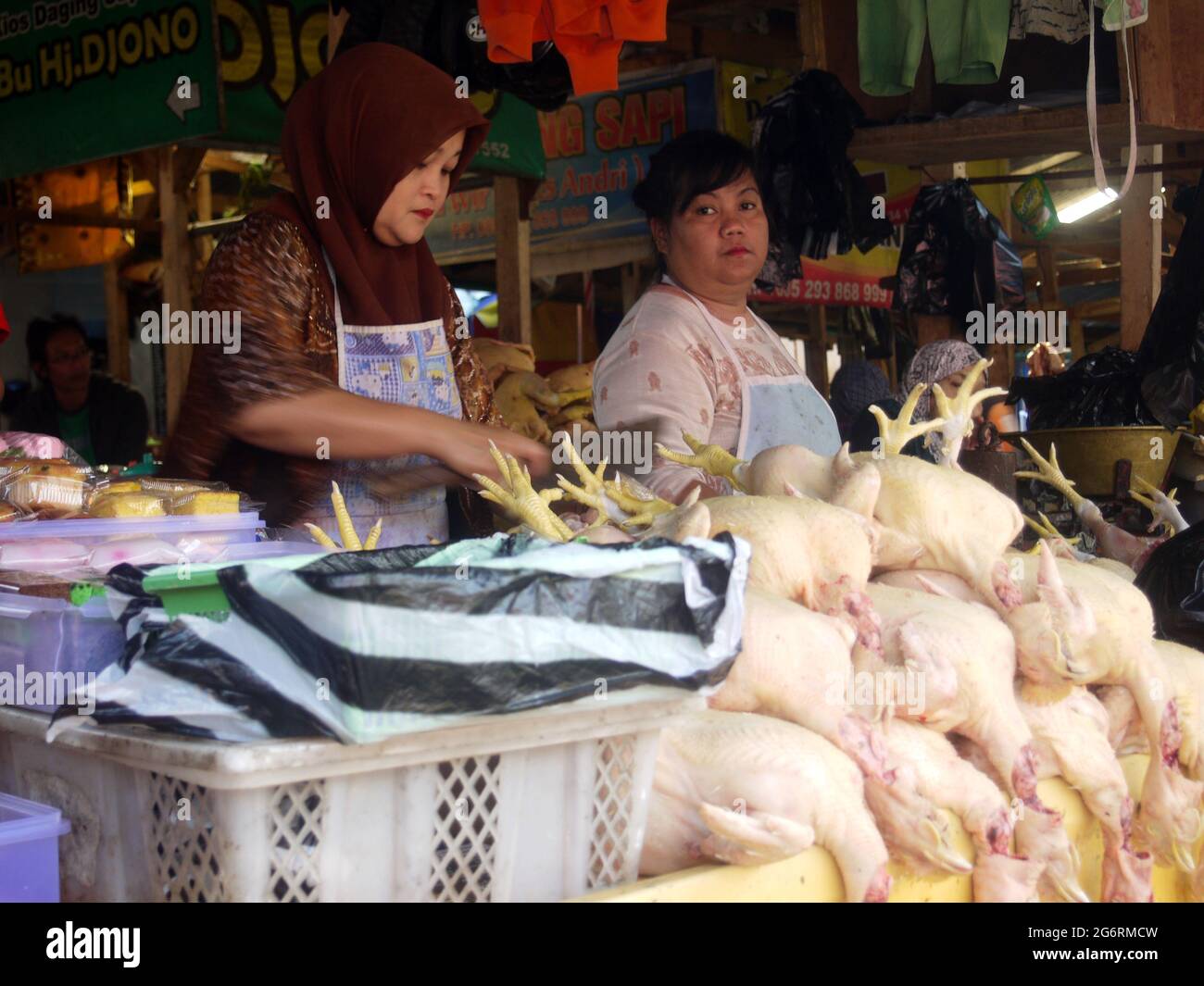 Indonesian food store hi-res stock photography and images - Alamy