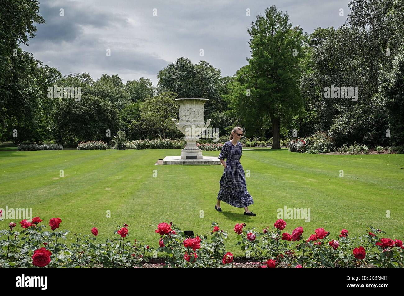 London, UK. 8th July, 2021. The Garden at Buckingham Palace opens for ...