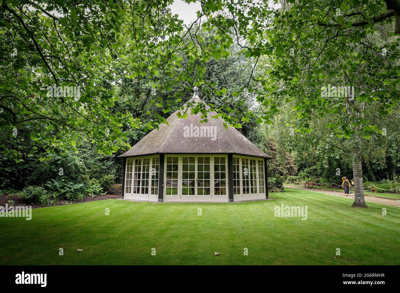London, UK. 8th July, 2021. The Garden at Buckingham Palace opens for ...