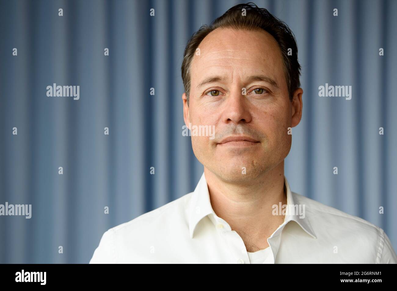 Digital entertainment hi-res stock photography and images - Alamy