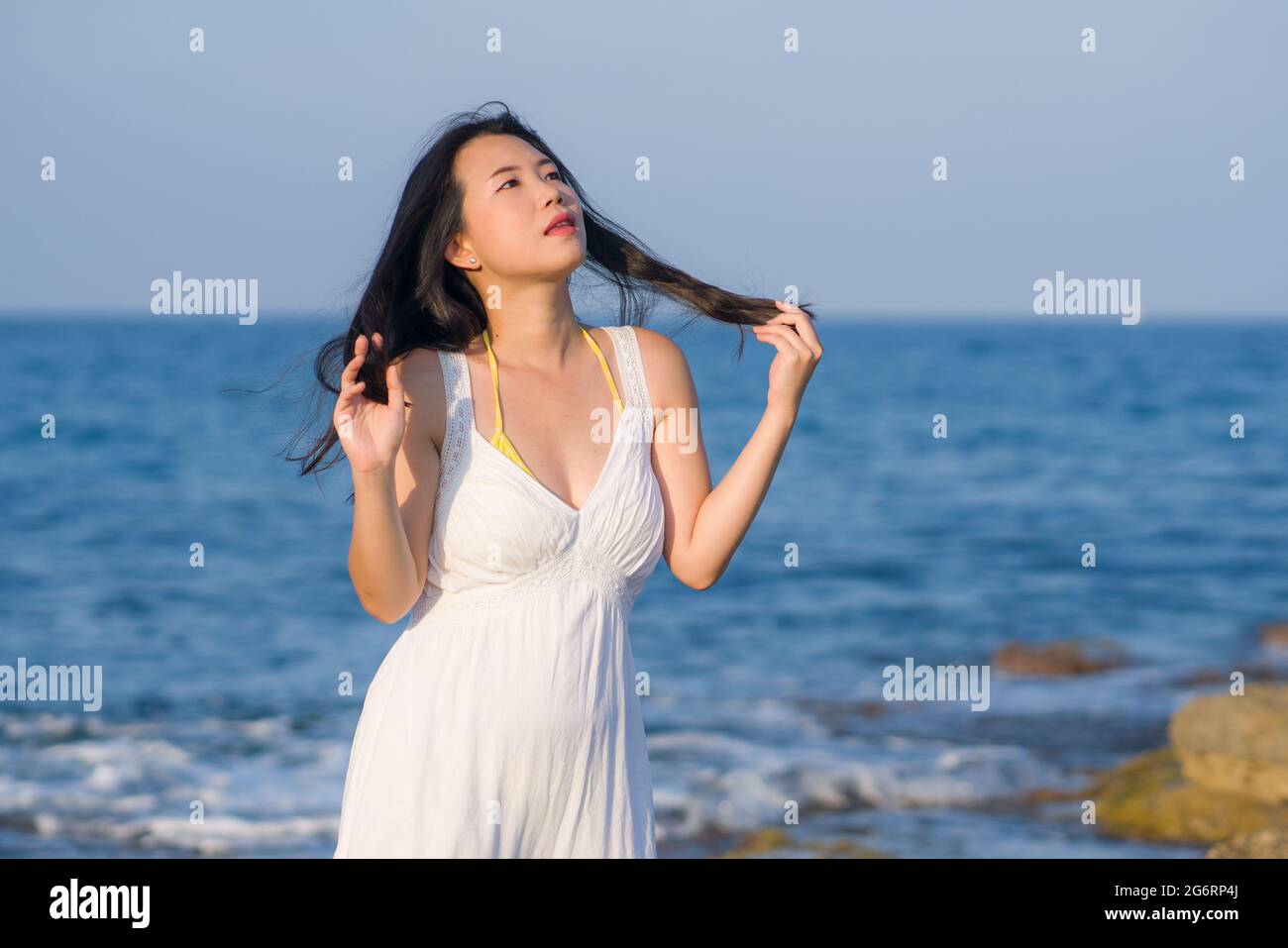Korean girl by the sea hi-res stock photography and images - Alamy