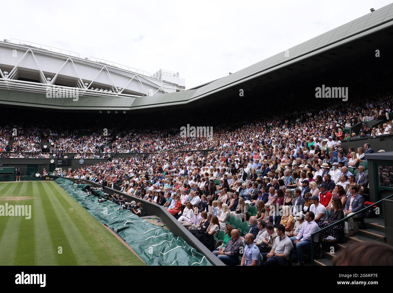 Wimbledon crowd july 2021 hi-res stock photography and images - Alamy