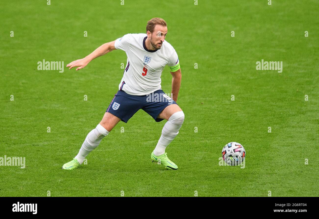 Euro 2020 final england kane hi-res stock photography and images - Alamy