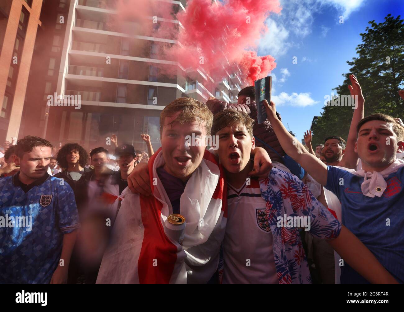 Football fans red flares hi-res stock photography and images - Alamy