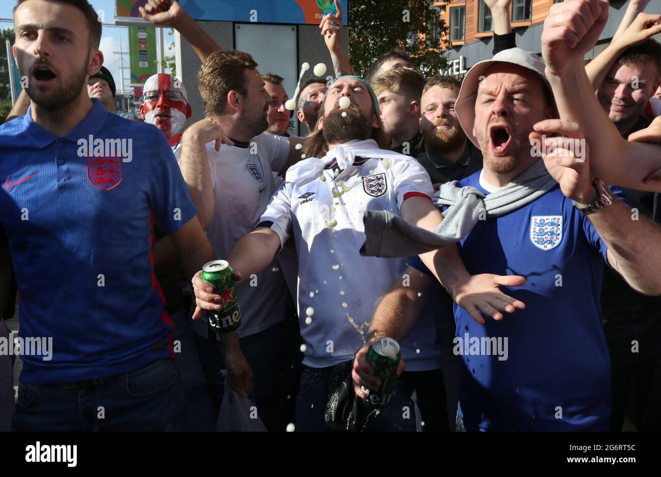 London, UK. 07th July, 2021. Fans chant slogans as they watch the Euro ...