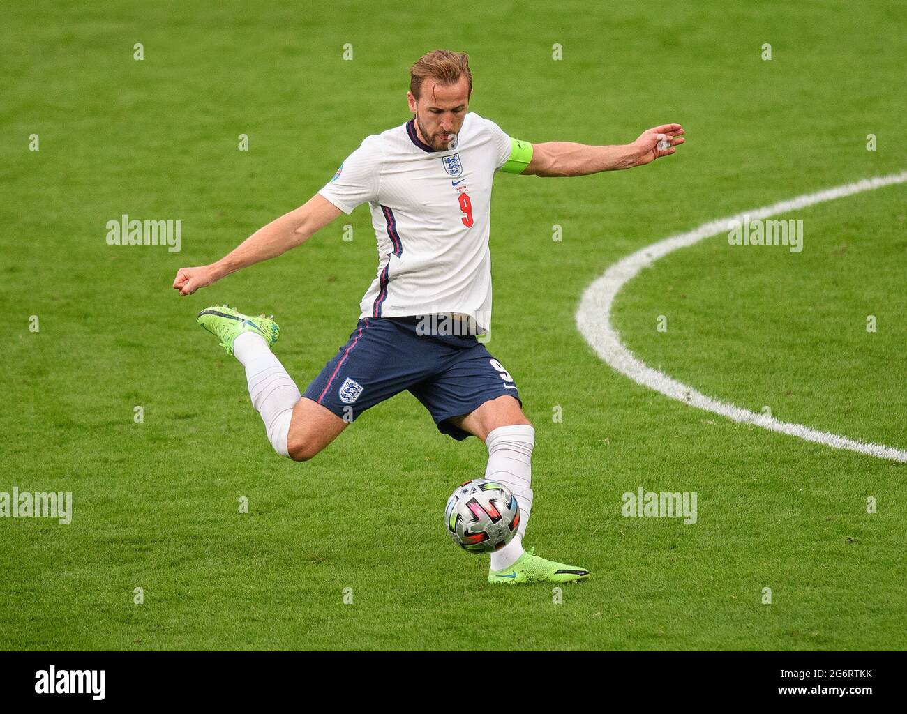 Euro 2020 final england kane hi-res stock photography and images - Alamy