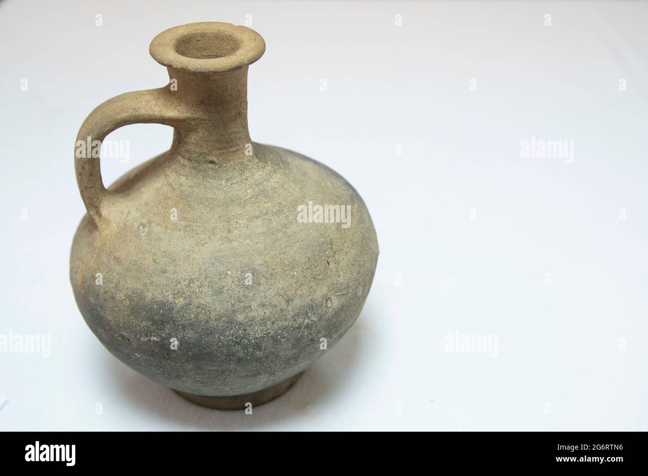 Museum pottery mesopotamia hi-res stock photography and images - Alamy