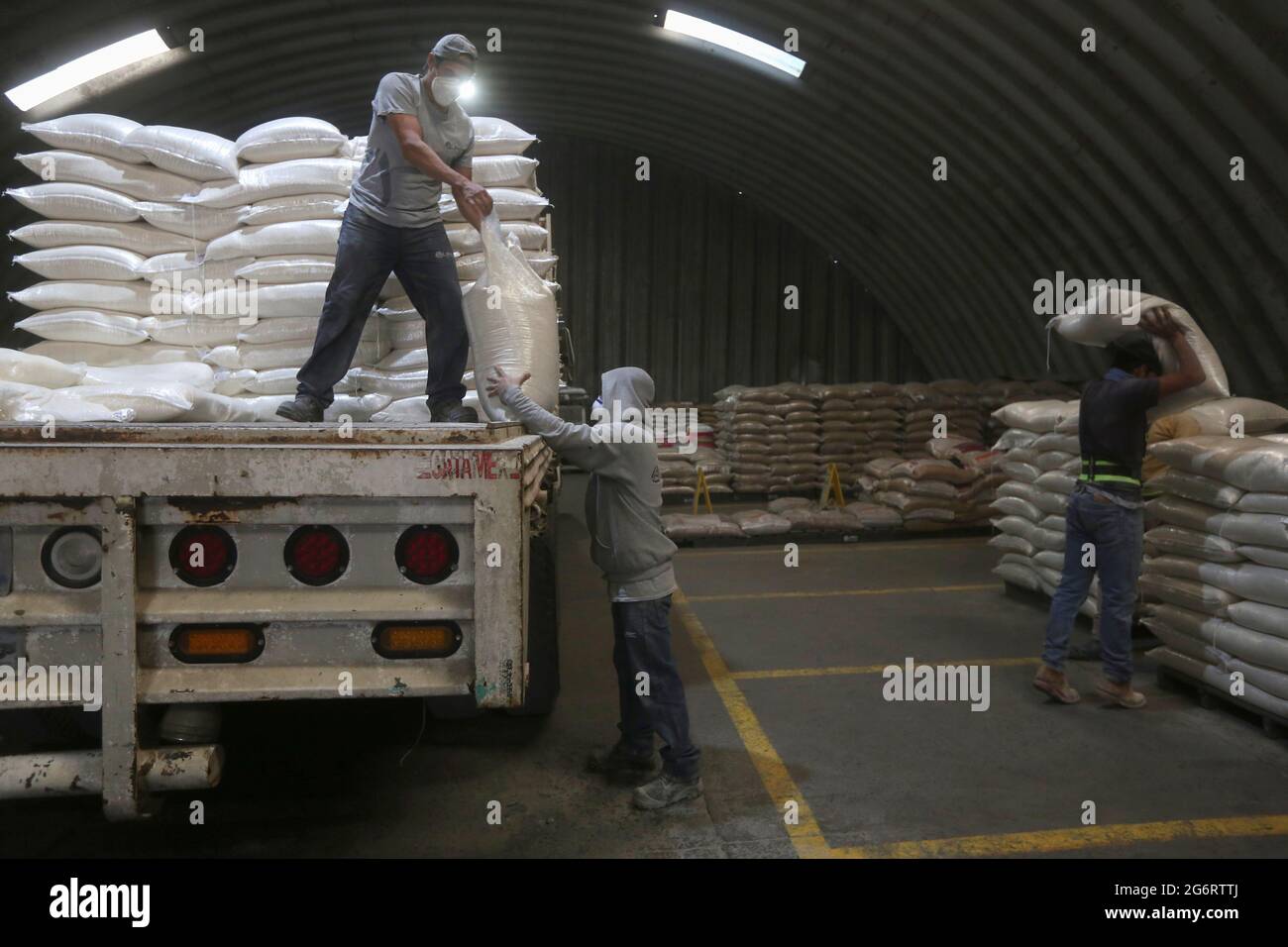 Sacks of corn america agriculture hi-res stock photography and images ...