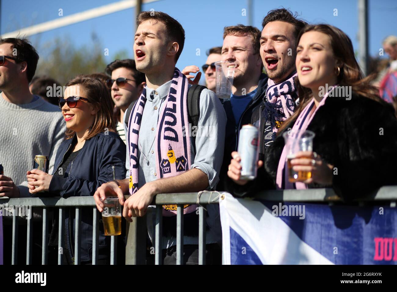 Singing football supporters hi-res stock photography and images - Alamy