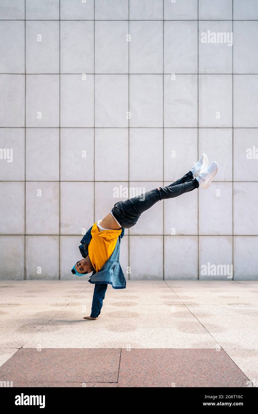 Cool dancer hi-res stock photography and images - Alamy