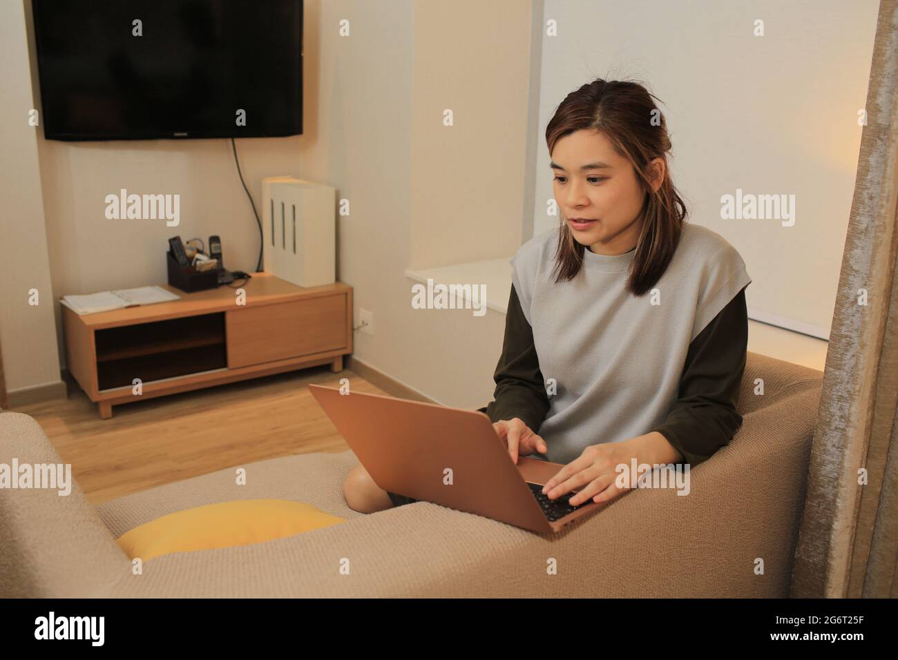 tired woman work overnight Stock Photo - Alamy