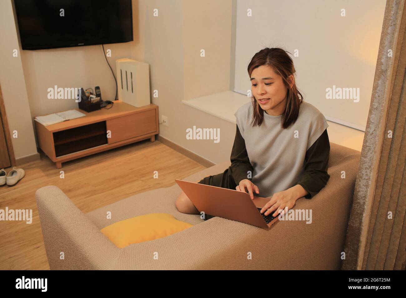 tired woman work overnight Stock Photo - Alamy