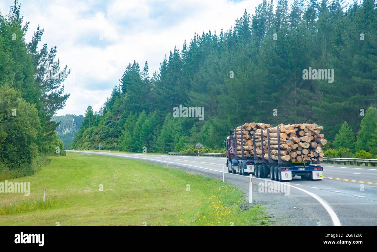 Timber trucks hi-res stock photography and images - Alamy